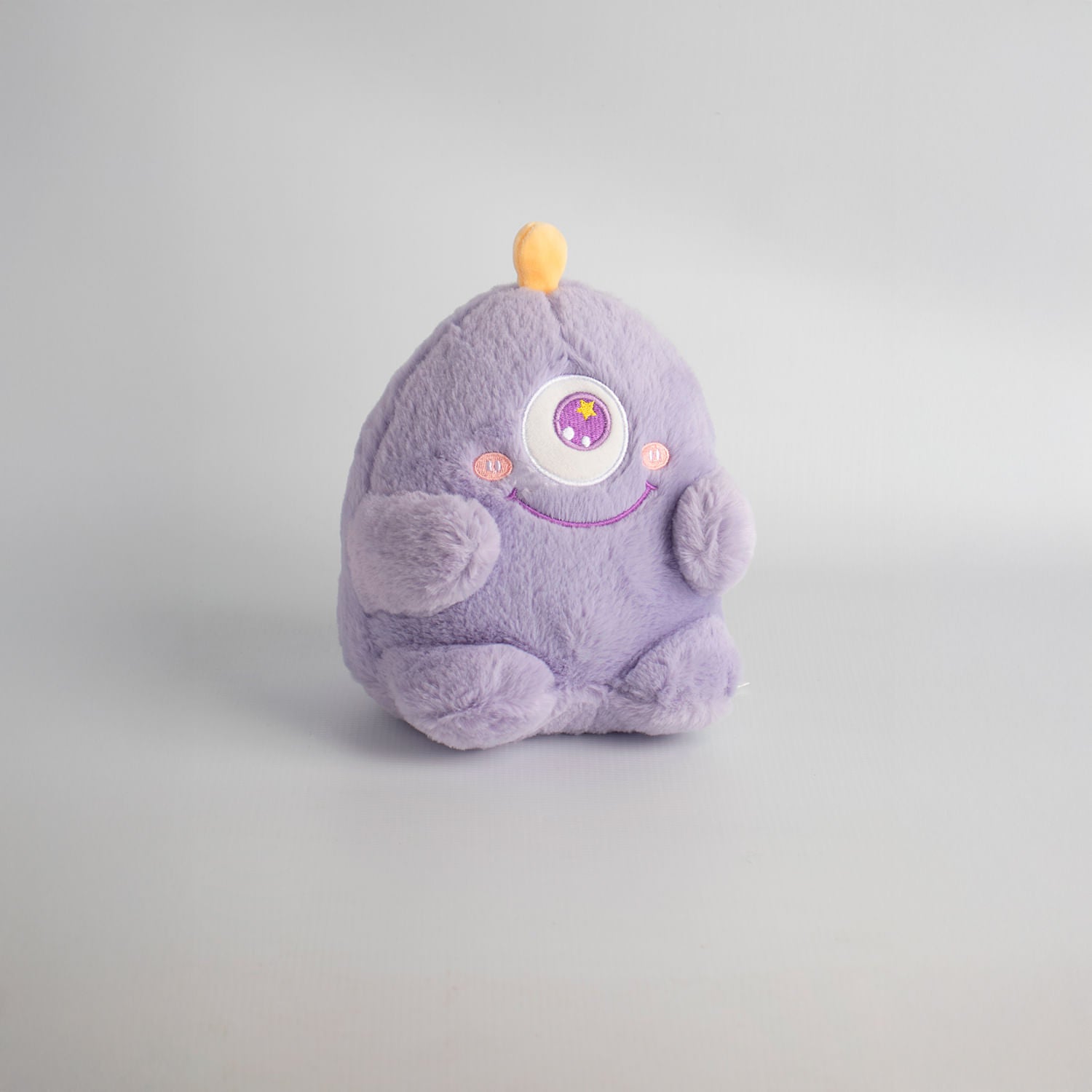 Peluche Little Monster Morado 20 Cm – Mumuso Perú